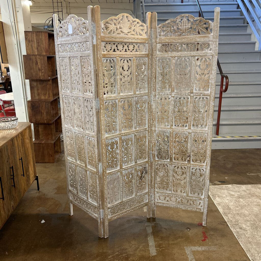 Rustic Room Divider – Ballard Consignment